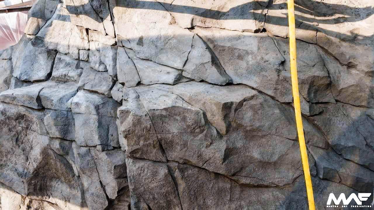 Fake Rock Building - Fabrication and installation of theme